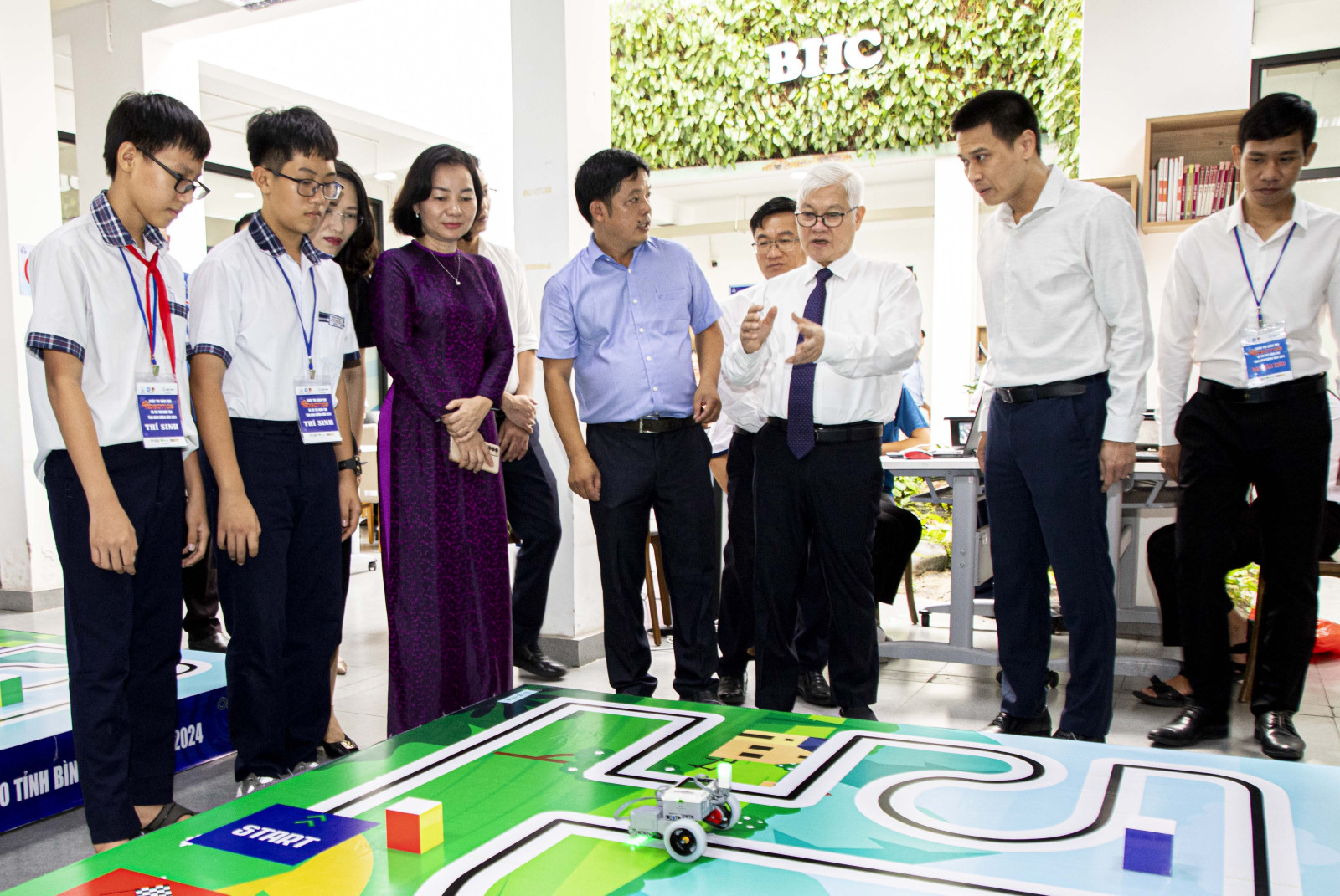 Trao giải Chung kết Cuộc thi “Sáng tạo Robotics và Trí tuệ nhân tạo” tỉnh Bình Dương lần thứ 2